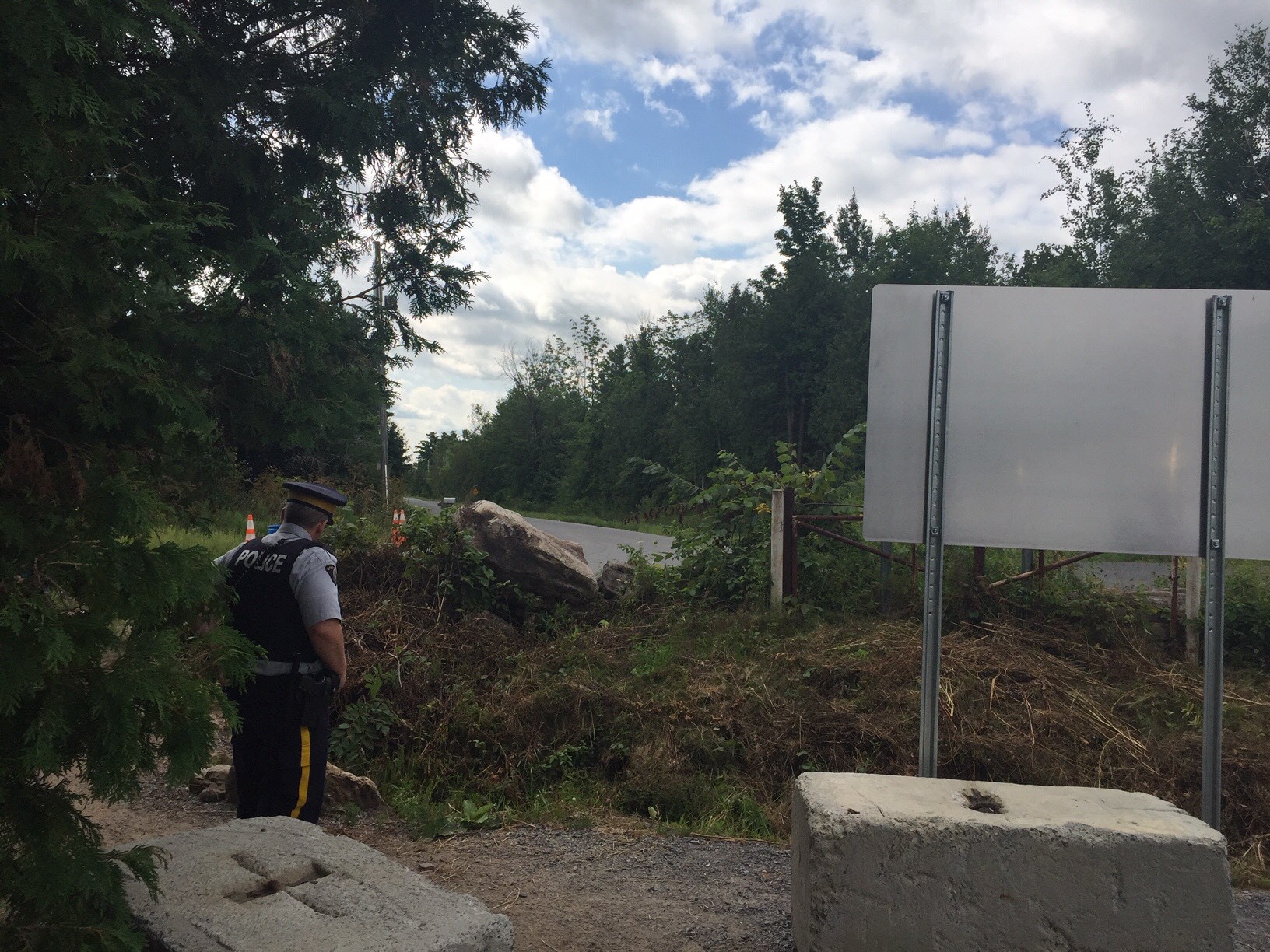 Au delà du chemin Roxham: histoire sur le passage irrégulier à la frontière