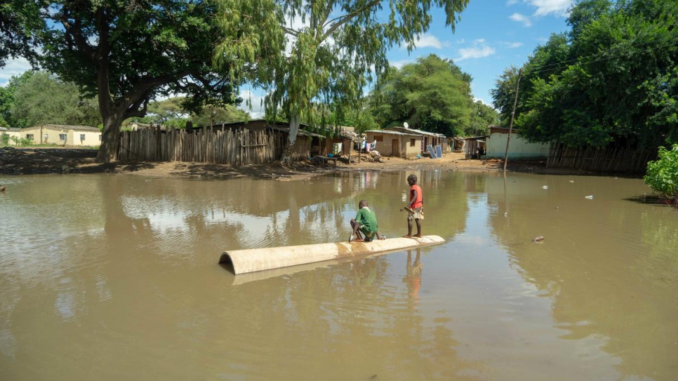 UNHCR prepares to send aid to Cyclone Idai survivors - UNHCR